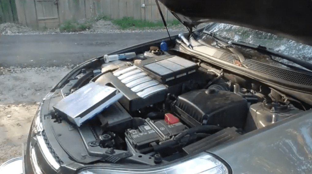 Заміна повітряного фільтра General Motors 96328718 на Chevrolet Epica ...