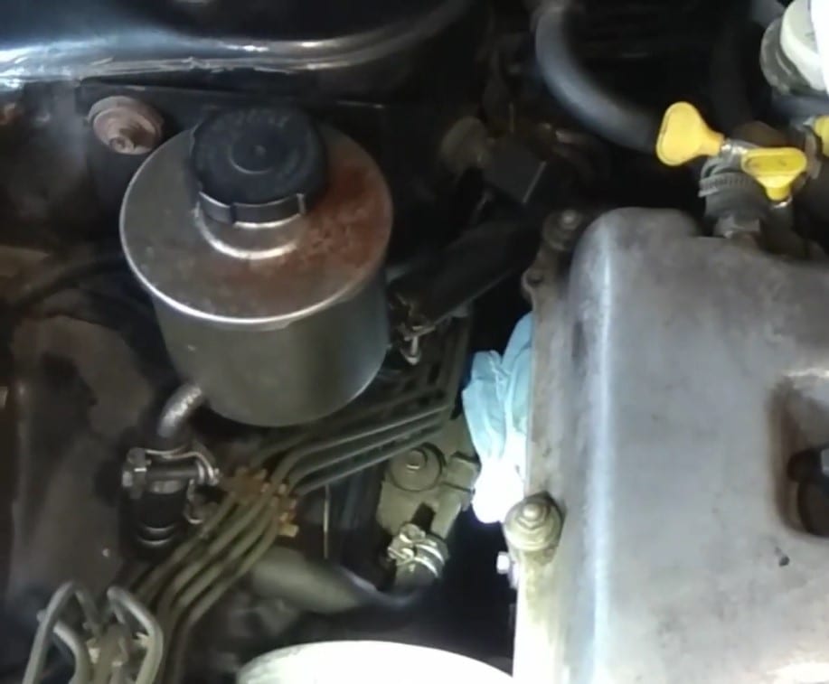 Заміна натягувача ланцюга ГРМ Nissan 13070 2J203 на Nissan Primera ...