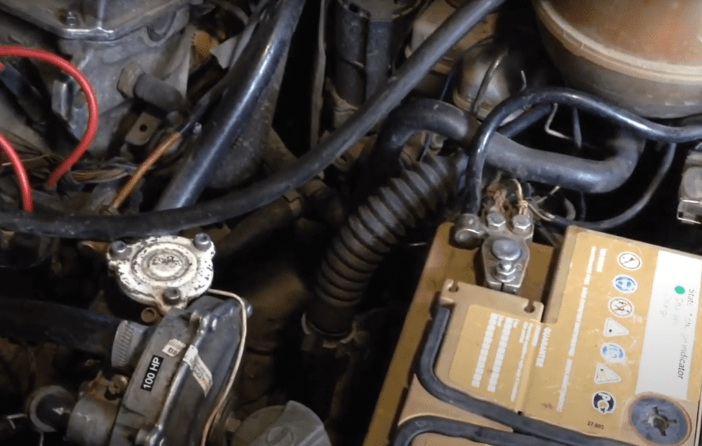 Заміна болта пустотілого VAG WHT 001 799 на Volkswagen Golf III (відео ...