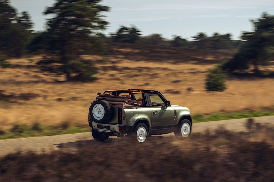 Land Rover Defender отримав нову незвичайну версію з дисками в ретро ...